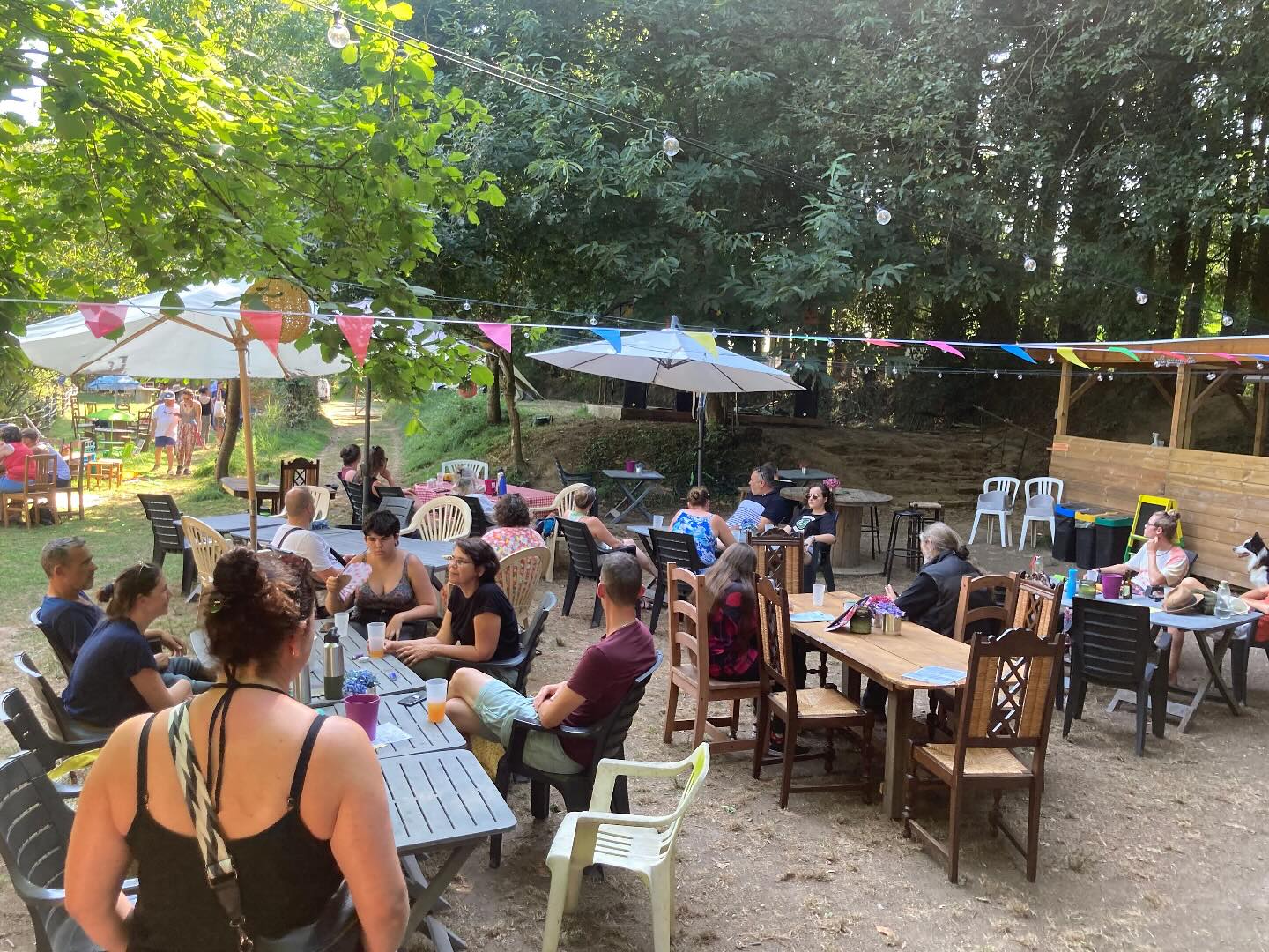 Une tente de réception pour la guinguette (type chapiteau)