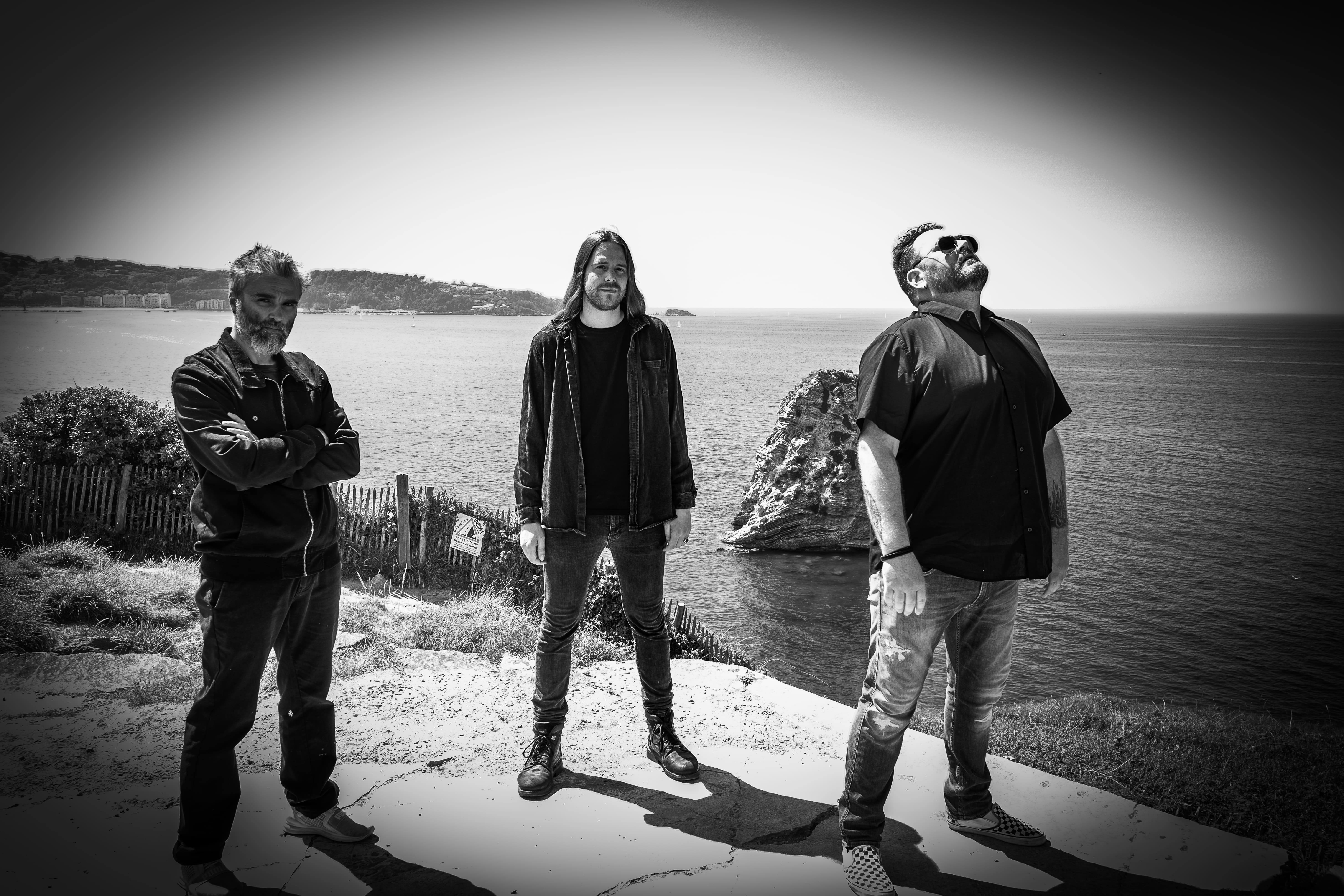 Financement du premier album du groupe rock Bushido