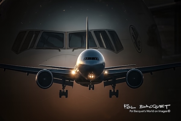 Impression et Publication du livre "Boeing 777 AF" - Ulule