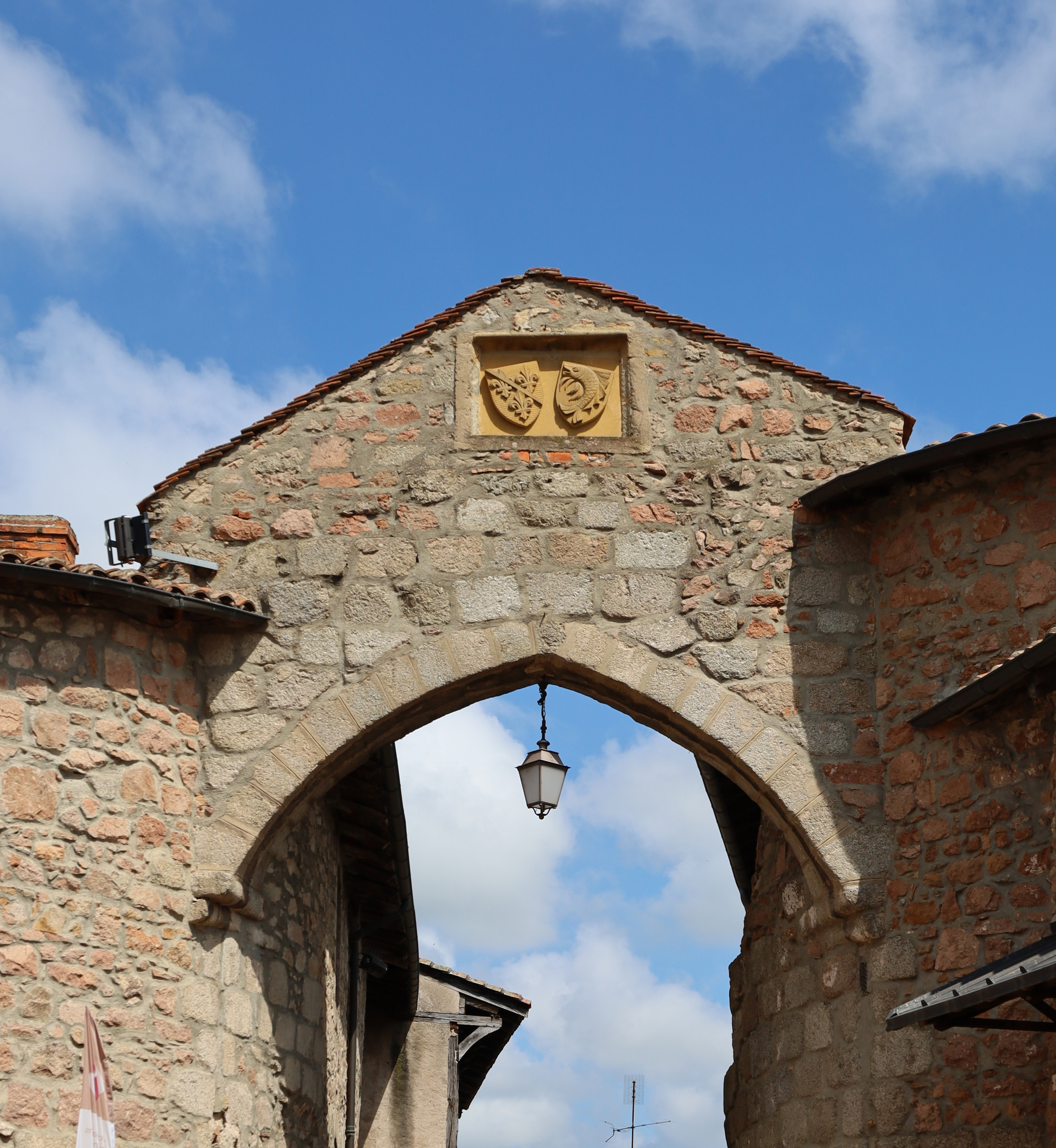 Restaurer la Porte de Ville médiévale du Crozet (Loire, 42) - Ulule