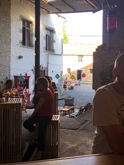 Ensemble, offrons un toit aux saveurs locales