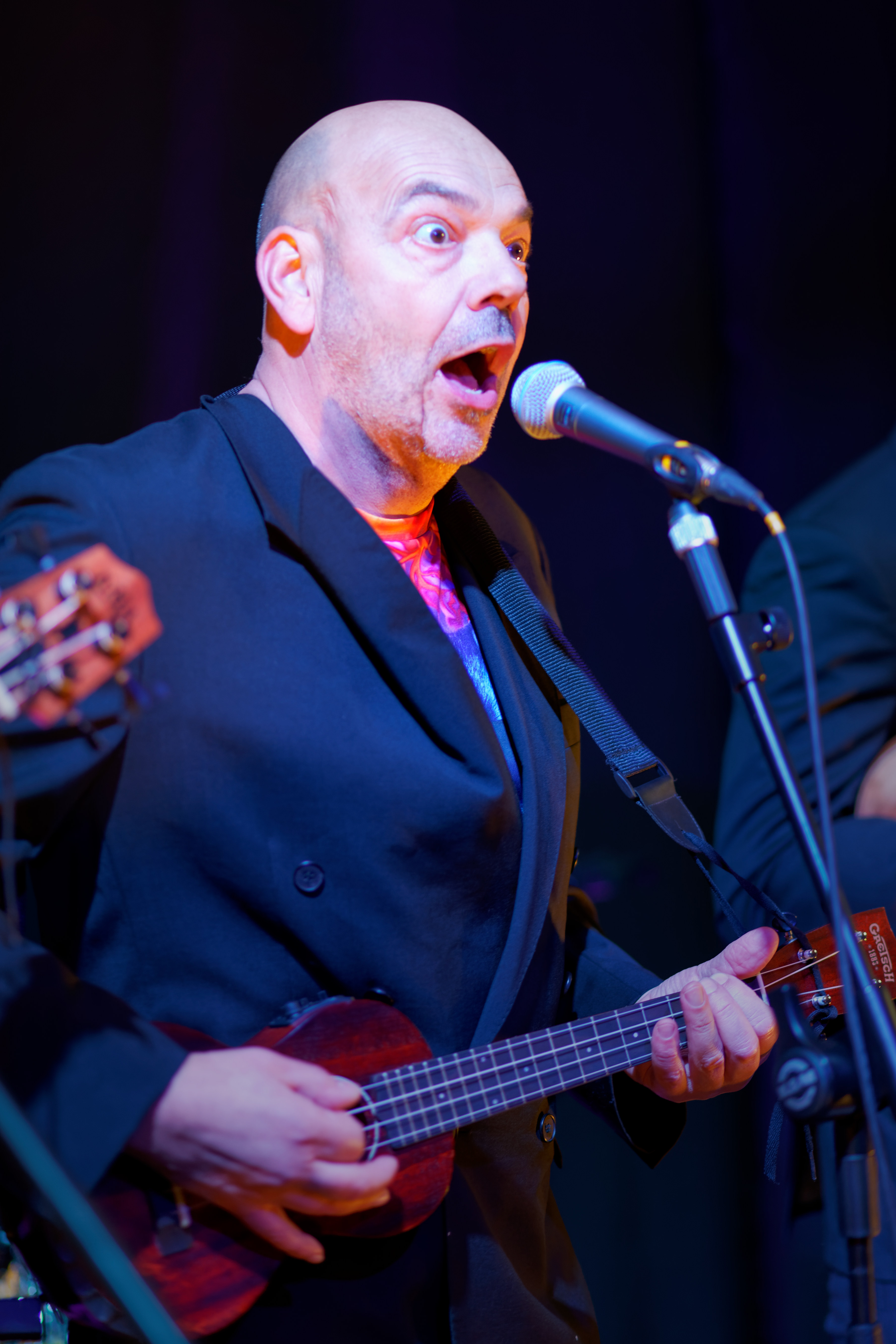 1er EP 400 STRINGS UKULELE BAND