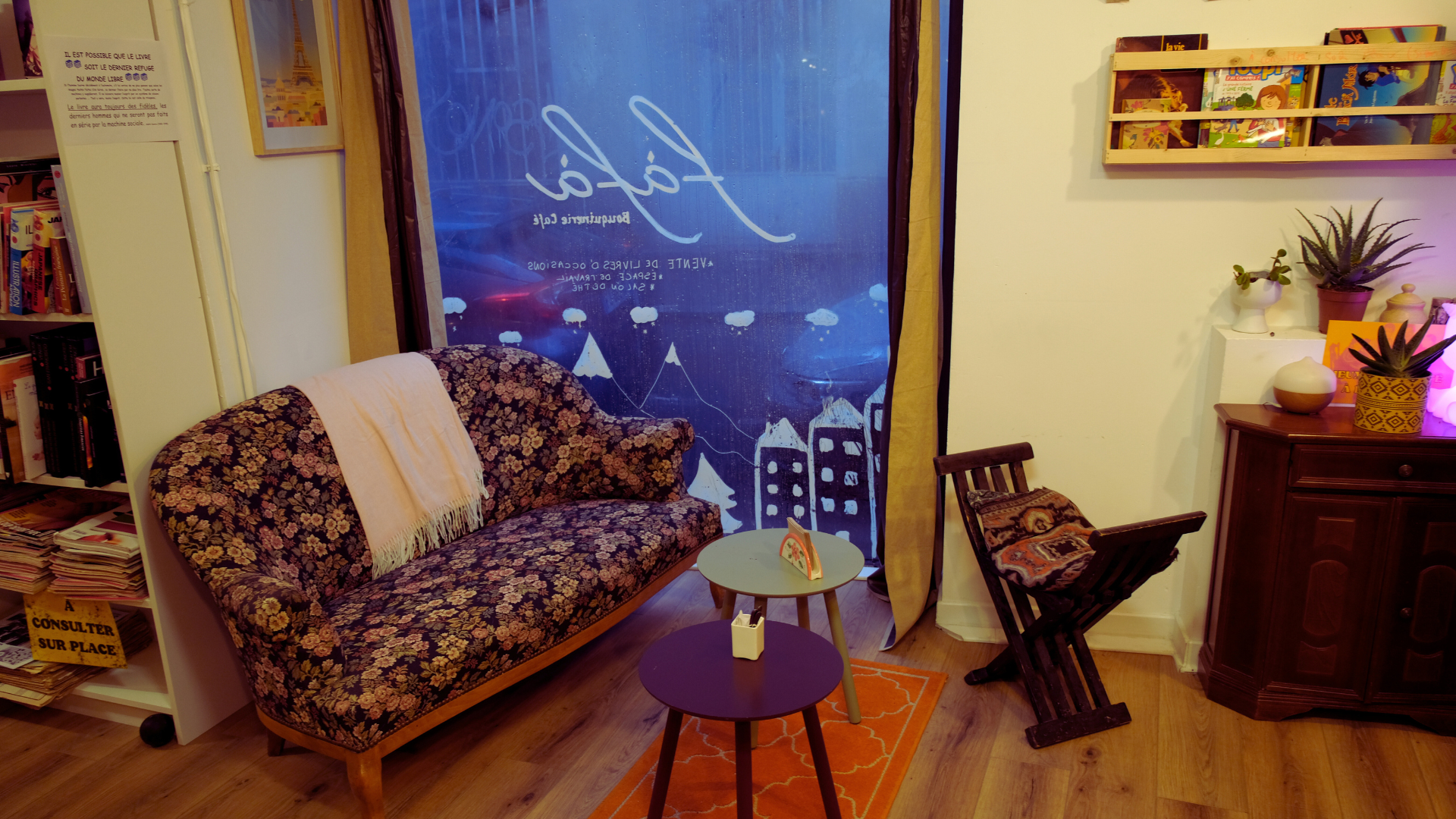 Paris. FAFA Bouquinerie-Café installe sa terrasse pour l'été - Ulule