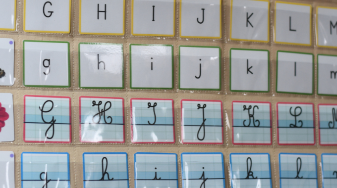 Une frise alphabétique mobile