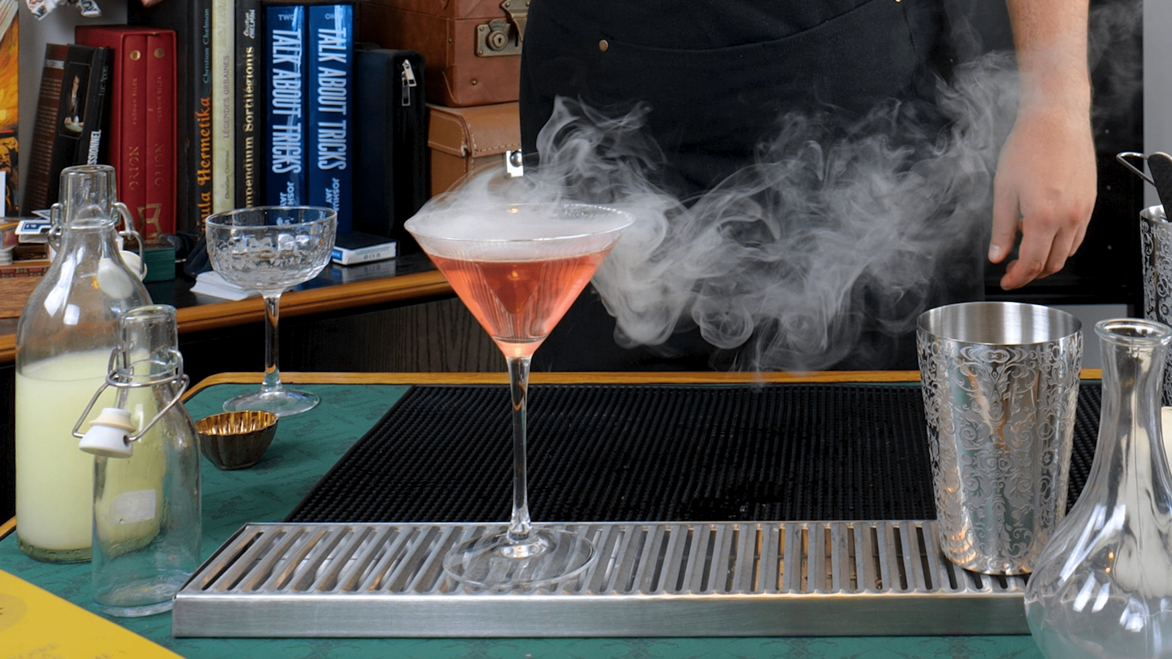 Bar à cocktails & spectacles de magie à Lyon｜Avril 2026 - Ulule