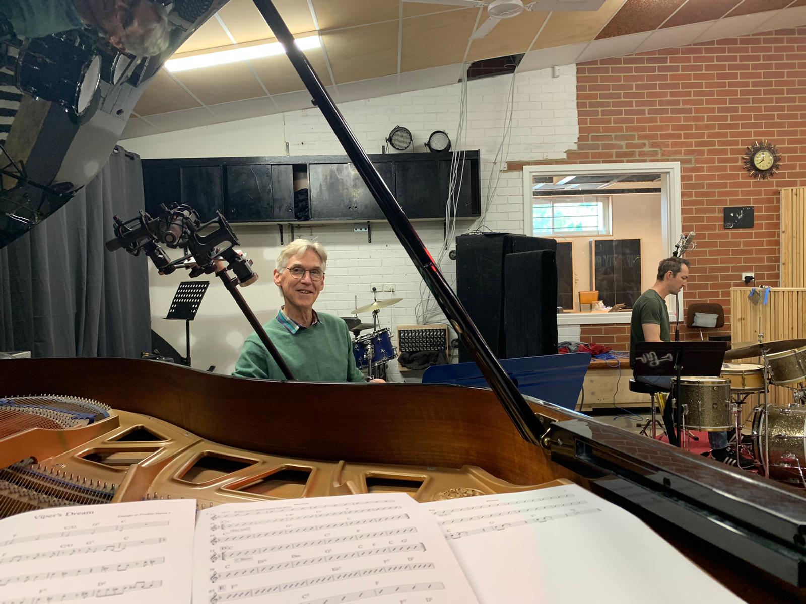 Leigh Barker Band 2025 Album "CROSS STREET" - Ulule